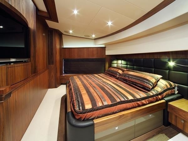 Yacht Simple Pleasure, Sunseeker | CHARTERWORLD Luxury Superyacht Charters